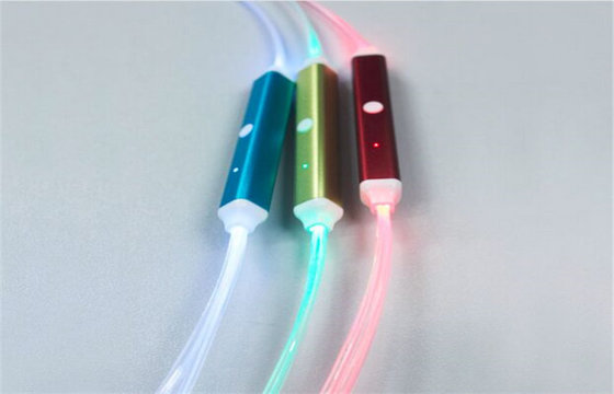 EL LED は目に見えるイヤホーンをつけます