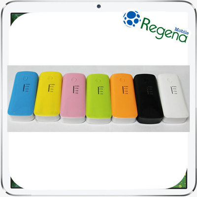 ピンクの 5600Mah 携帯電話の付属品の流行の携帯用移動式力銀行、緑、青い