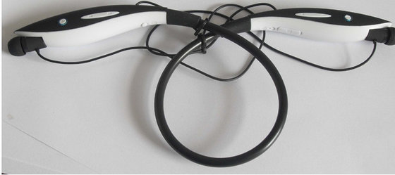 En los auriculares bluetooth inalámbricos de conducción seguros de la tirilla de la camisa del coche para el teléfono celular