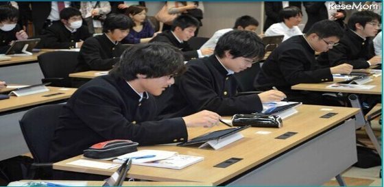 10.1 は電磁石のパネルのオリジナル手の執筆を支える教育タブレットの PC をじりじり動かします