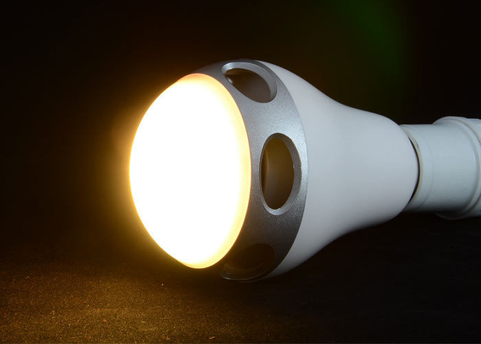音楽シャワー サポート A2DP のために小型可聴周波 3W LED ライト ブルートゥース のスピーカー