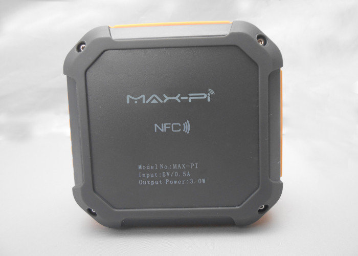 USB の有料ケーブルおよび可聴周波ラインが付いているちり止めの屋外のテラスの ブルートゥース のスピーカー