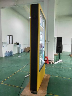 Dedi exhibiciones de pantalla LCD libres al aire libre a prueba de mal tiempo de 75 pulgadas para la publicidad fácil