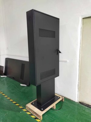 Free Standing Outdoor Digital Display Screen , Outdoor Digital Kiosk Vandal Proof