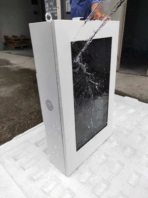 Ángulo de visión montado en la pared al aire libre vertical de la señalización de Digitaces 178/178 grado