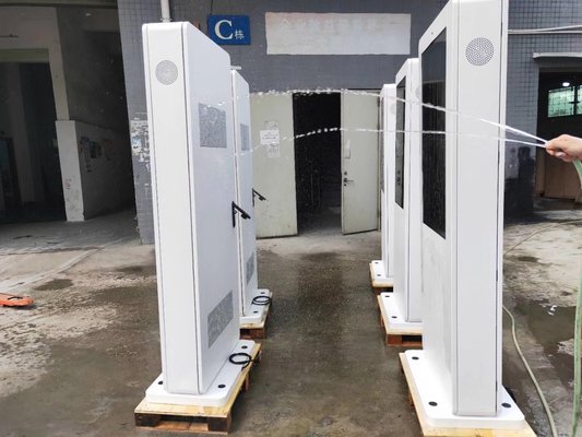 Muestras al aire libre grandes comerciales del LCD, soporte al aire libre del piso del quiosco de la señalización de Digitaces