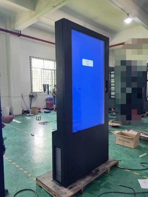 Muestras de publicidad verticales de Digitaces de la pantalla de 55 pulgadas, indicador digital al aire libre a prueba de vandalismo
