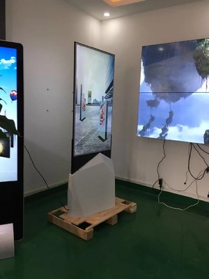 Montaje independiente del techo de la ejecución de la señalización de Digitaces de los liendres del alto brillo 450