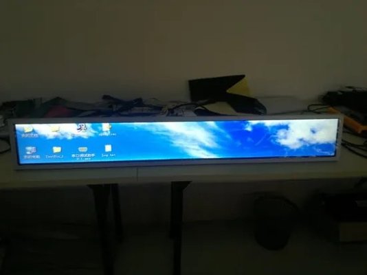 21.5 Inch 1/3 Special Size Stretched Bar LCD Display 500-700 Nits 12V 1GB RAM