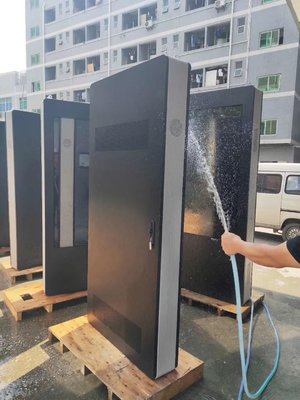 Suele el ′ al aire libre 65" del ′ del ′ 55 del ′ del ′ 49 del ′ de la señalización 43 del LCD Digital del soporte la CA 100~240V del alto brillo