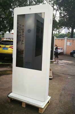 Indicador digital al aire libre del Super Slim 43inch IP65 LCD, pantalla LCD táctil con el ordenador de Windows y jugador de Android opcional