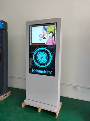 55 Inch Outdoor LCD Digital Signage Capacitive Touch IP65 With Remote Control