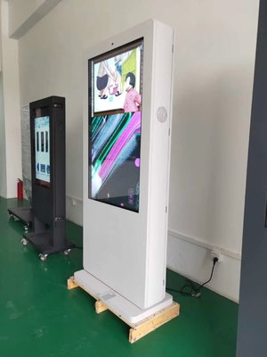 55 Inch Outdoor LCD Digital Signage Capacitive Touch IP65 With Remote Control