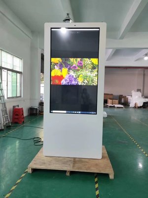 Prenda impermeable anti del hurto de la señalización al aire libre del LCD Digital de la pantalla táctil CA 110-230V de 75 pulgadas