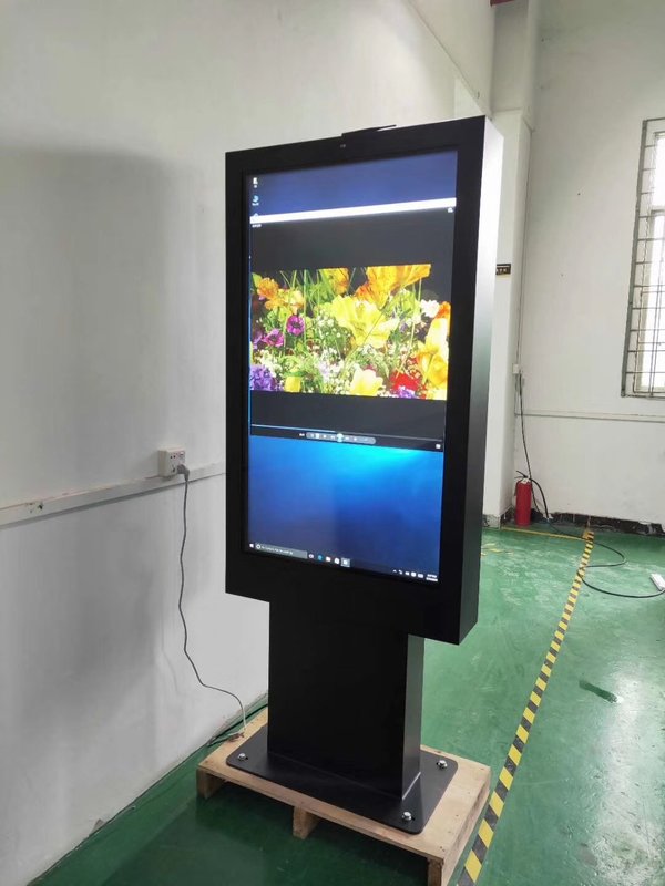 Free Standing Outdoor Digital Display Screen , Outdoor Digital Kiosk Vandal Proof