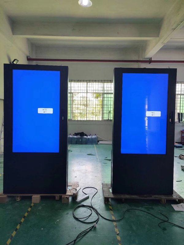 Muestras de publicidad verticales de Digitaces de la pantalla de 55 pulgadas, indicador digital al aire libre a prueba de vandalismo