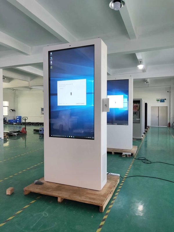 Prenda impermeable anti del hurto de la señalización al aire libre del LCD Digital de la pantalla táctil CA 110-230V de 75 pulgadas