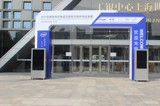 Fashion 55 Inch Outdoor Interactive Kiosk Advertising Lcd Display Ultra Thin High Brightness