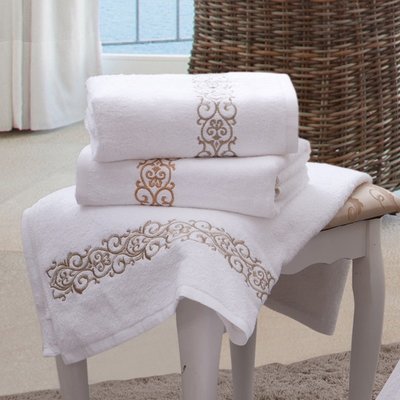 White Personalized Bath Towels  Ultra Soft Durable 75cm×145cm 76cm×152cm
