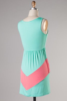 Colorful Round Neck Casual Womens Dresses / Ladies Chevron Print Dresses