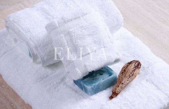 Plain Dyed Luxury Hotel Quality Bath Towels 100% Cotton Embroidery / Jacquard Hotel Bath Linen
