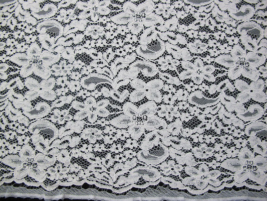 White Knitted Corded Lace Fabric For Upholstery Water Soluble Eco-Friendly Dyeing