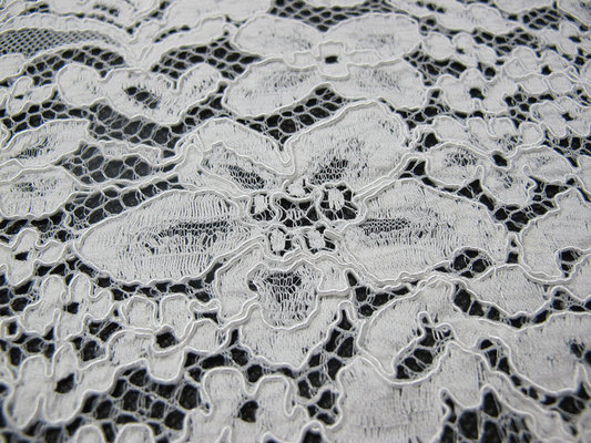 White Knitted Corded Lace Fabric For Upholstery Water Soluble Eco-Friendly Dyeing
