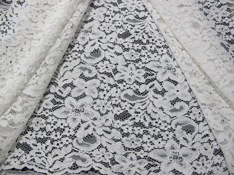 White Knitted Corded Lace Fabric For Upholstery Water Soluble Eco-Friendly Dyeing