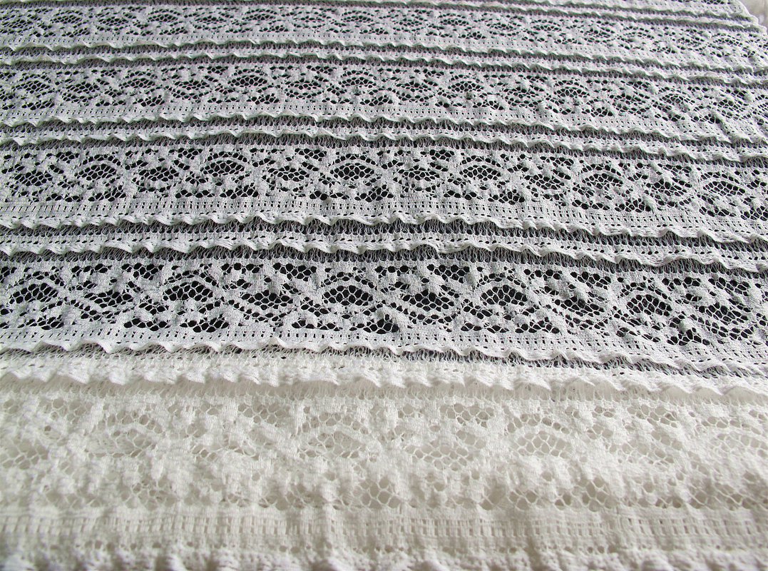 Stretch Lace 92% Nylon 8% Spandex Fabric , Beige Elastic Lace Trim CY-LW0220