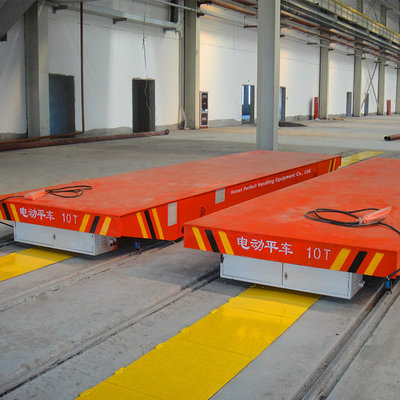 Flat transport carriage powered by busbar with steel frame on railways