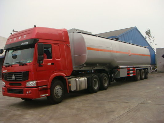 2015 sinotruck howo 6x4 oil tanker trucks good price for sale
