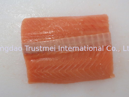 Frozen pink salmon portions with 2cm fatline color p2+