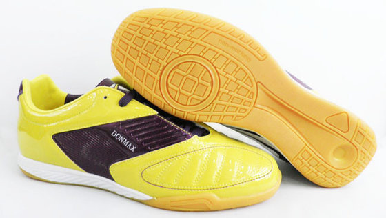 Yellow Men Outdoor Soccer Shoes Waterproof For Hard Ground