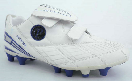 Wide mens blackout football boots , Indoor youth turf soccer shoes