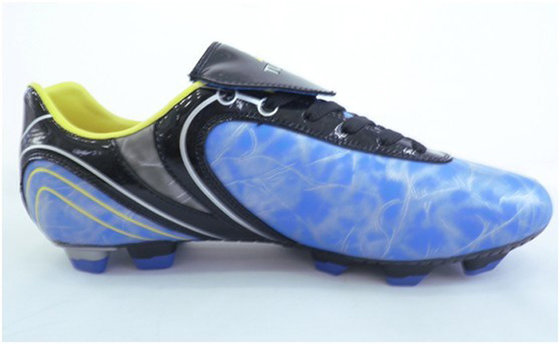 Футбол женщин первоначально мягкий земной напольный Cleats яркая синь