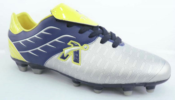 Popular Style Customized Logo Indoor Outdoor Soccer Shoes With Different Sizes