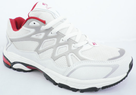 Customized Logo Fashionable Buyer Label Famous Brand Spike Running Shoes