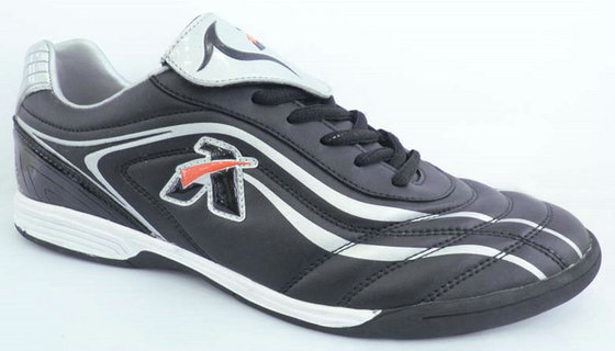 Custom Made White / Black / Red TPU Men's Soccer Shoe with Garment Leather Upper, Available in Sized of 40 to 46#