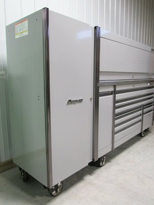 Snap On Arctic Silver 84" Epiq Tool Box Stainless Top Hutch & Full Size Locker. Whatsapp: +4915175761583