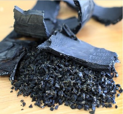Industrial Rubber Crusher Machine Production Line Output 1 - 5 MM Granule