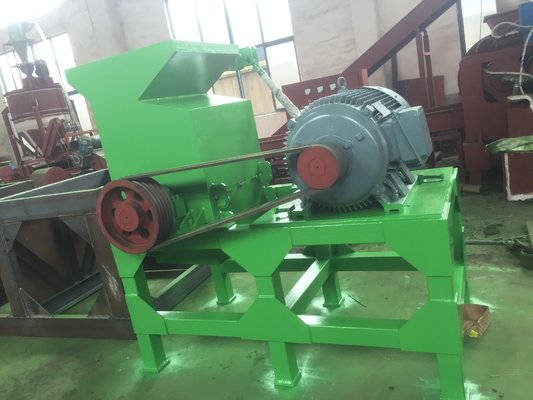 Rubber Block Tyre Crushing Machine 900 R/M Speed With Steel Knife