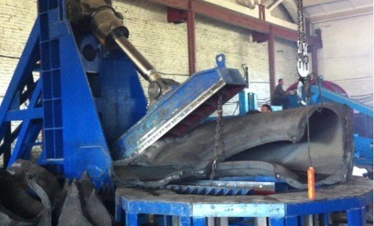 Waste Tyre Cutting Machine Equipment Wear Resistance Water Cooling System