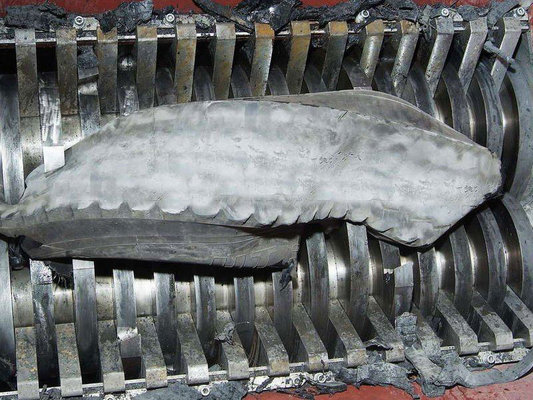 Energy Saving Tire Shredding Equipment High Shaft Speed For Outside