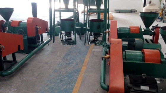 Waste Tire Rubber Granulating Machine / Rubber Granulate Energy Efficiency
