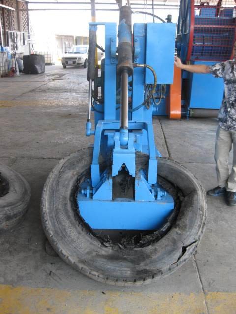 Car Tire Cutting Machine , Tire Bead Machine 7 . 5 Kw Hydraulic System