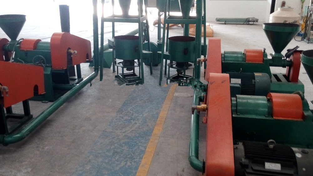 Waste Tire Rubber Granulating Machine / Rubber Granulate Energy Efficiency