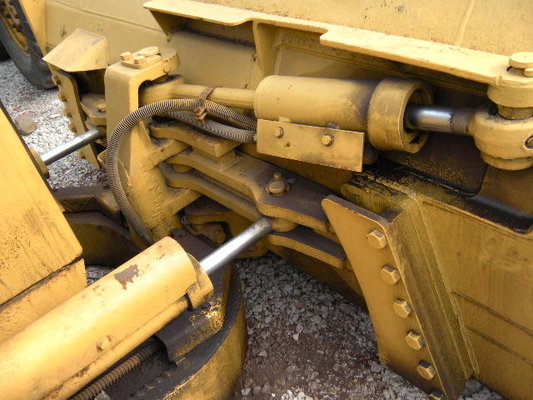 Used Crawler Bulldozer Caterpillar D4H  CAT D4 Dozer Used 5620 Hours Year 2002