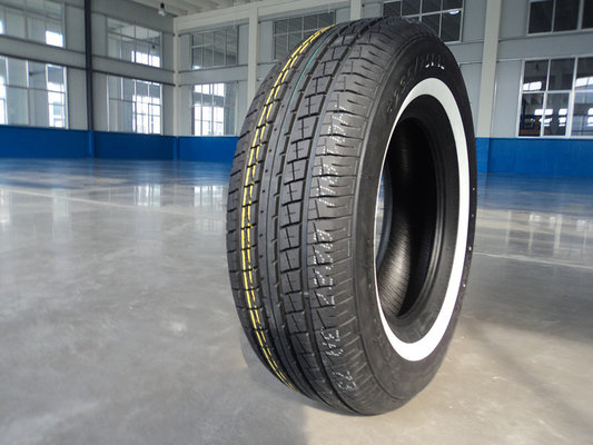 Costilla blanca del flanco de los neumáticos de coche de la tranquilidad del deporte de P235/75R15 105S toda la estación que viaja a los neumáticos