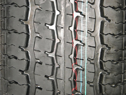 ST225/75R15 parte radial de 15 pulgadas todo el terreno cansa el remolque todos los neumáticos del vehículo de pasajeros de la polimerización en cadena de los neumáticos de la estación