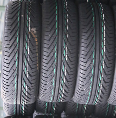 Selbstreifen 205/40ZR17 205/50ZR17 215/40ZR17 lassen flache Reifen alle Geländereifen-Radialgummireifen Personenkraftwagenreifen laufen